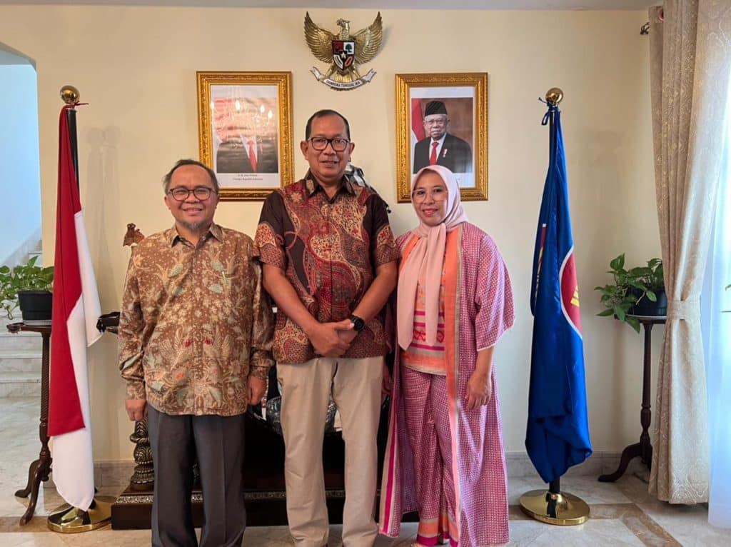 ORASI ILMIAH REKTOR USAHID DI KBRI QATAR, OMAN & KUWAIT – Universitas ...